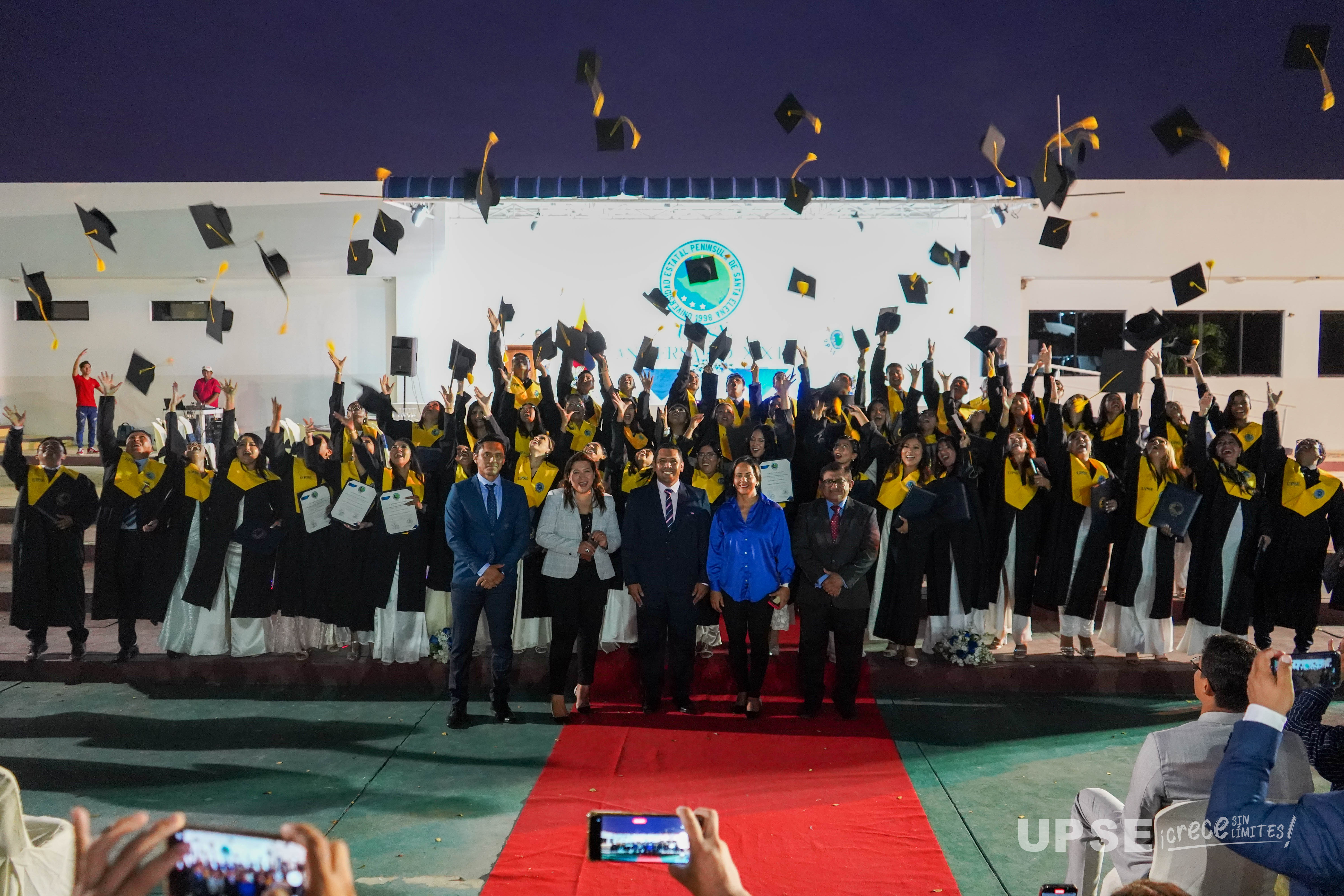 UPSE CELEBRÓ LA GRADUACIÓN DE 51 NUEVOS PROFESIONALES DE LA COMUNICACIÓN